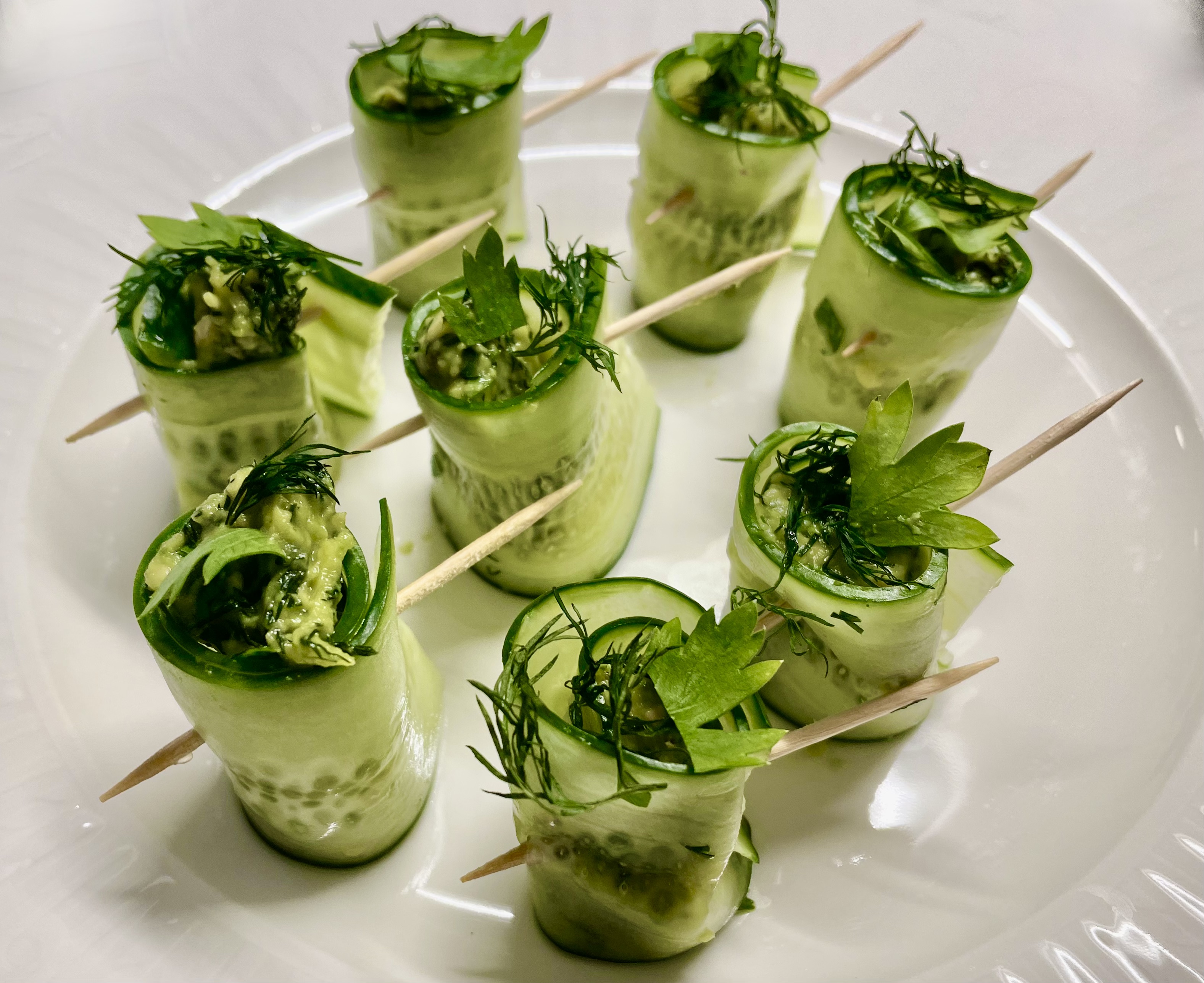 Kurkku-avokadorullat kesän aperitiiville – Satunnaisia nautintoja
